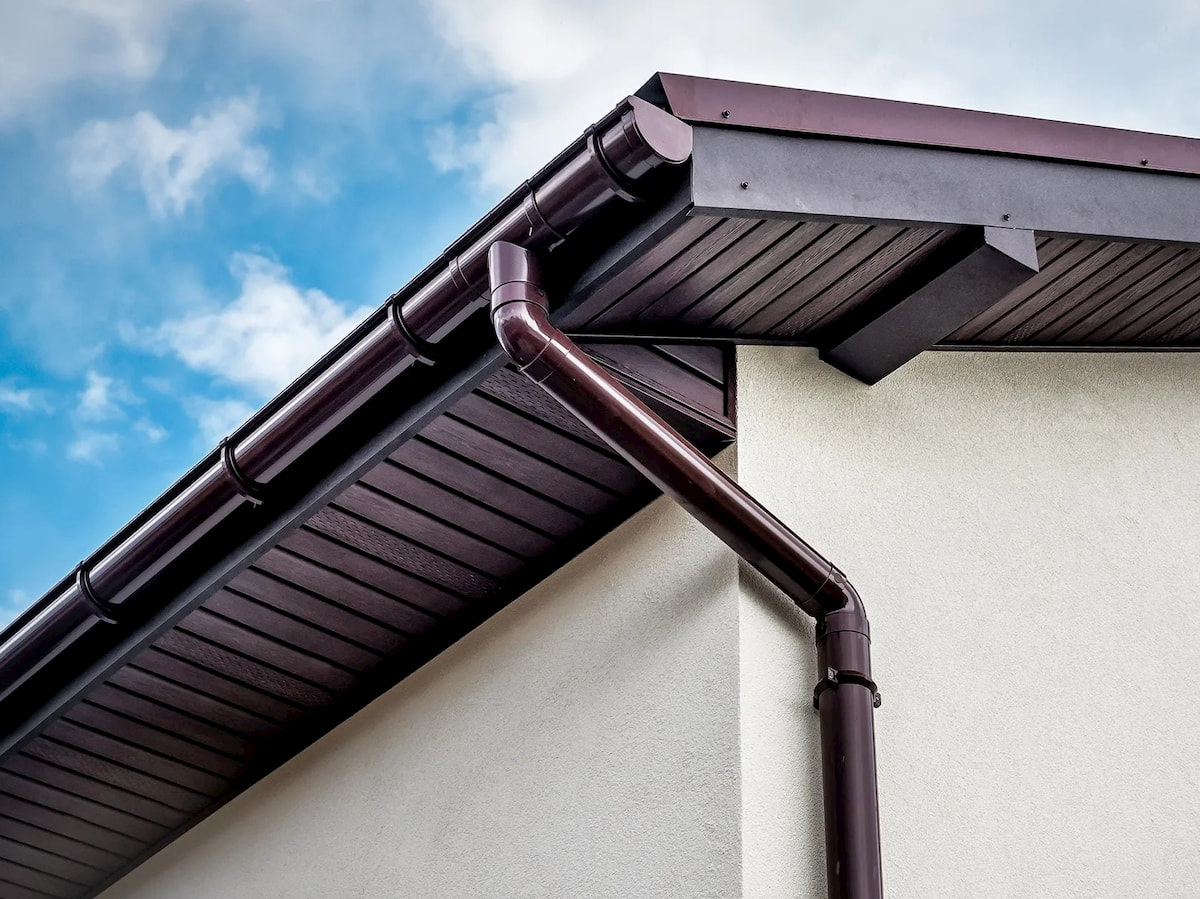 6 Most Popular Gutter Colors For Your House (2026 Guide)